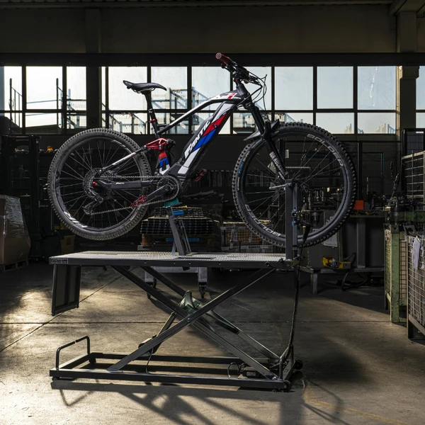 179841 - TABLE / PONT ELEVATEUR / PIED REPARATION VELO OFFICINE PAROLIN ...